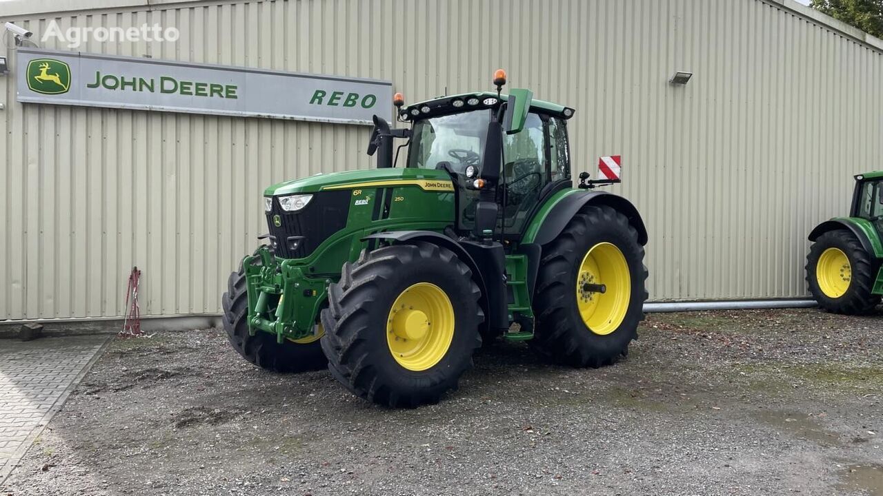 Novi John Deere 6R250 traktor točkaš