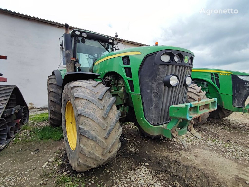 John Deere 8230 traktor točkaš