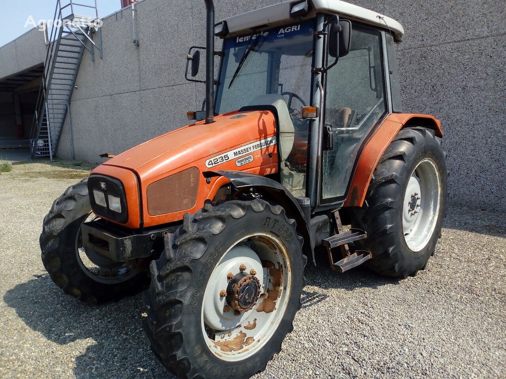 Massey Ferguson 4235 traktor točkaš