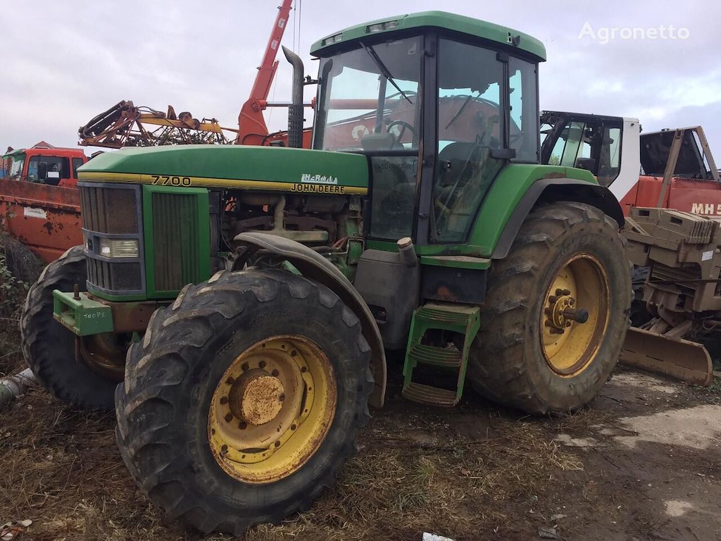 John Deere 7700 traktor točkaš