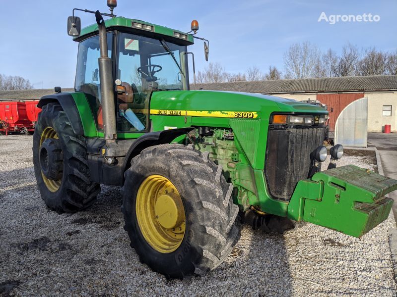 John Deere 8300 traktor točkaš