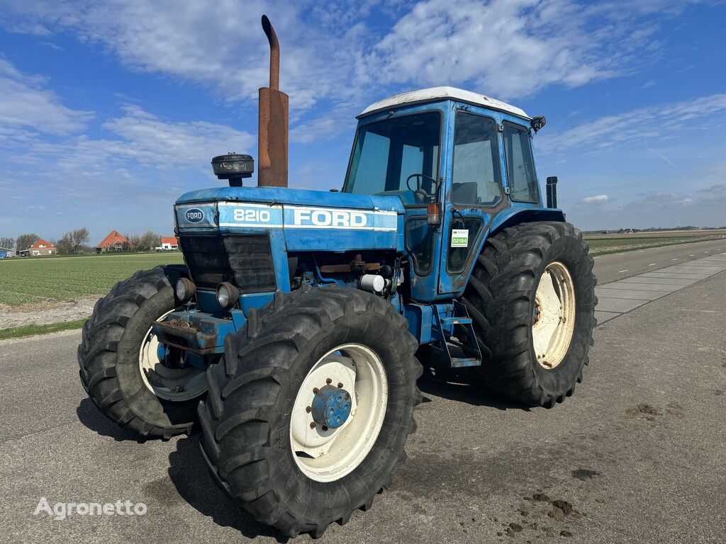 Ford 8210 traktor točkaš