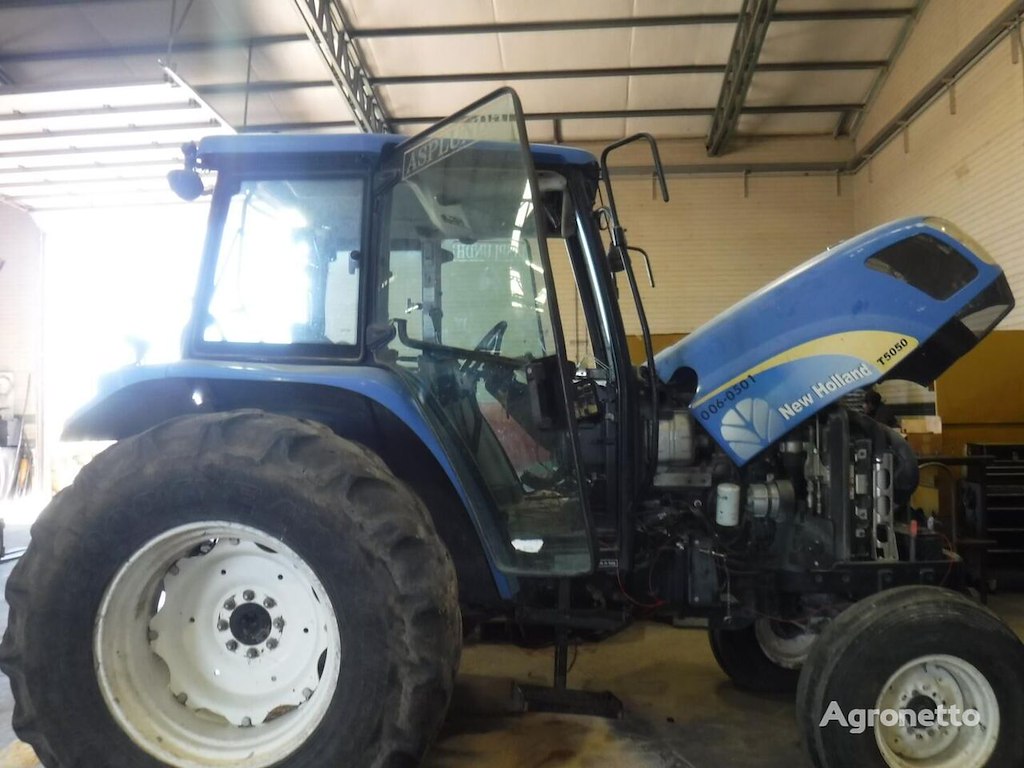 New Holland T5050 traktor točkaš