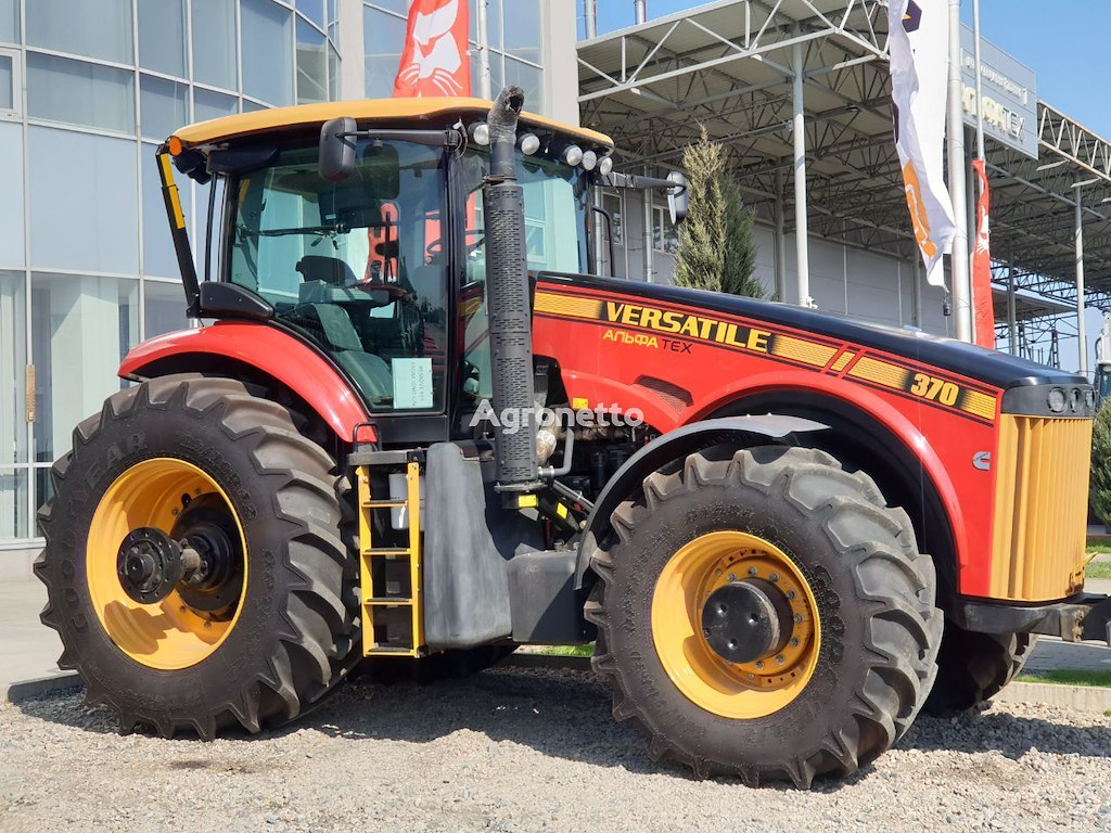 Novi Versatile Row Crop 370 traktor točkaš