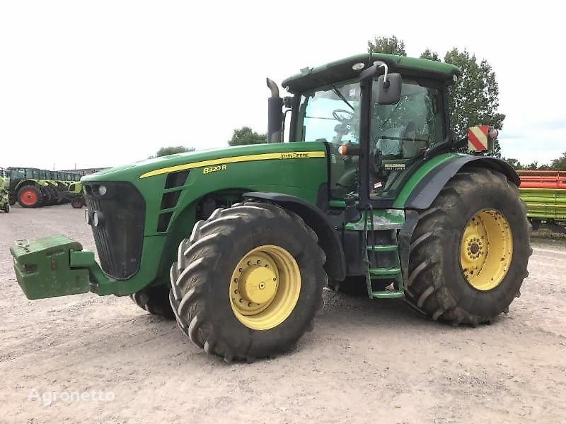 John Deere 8320 R traktor točkaš