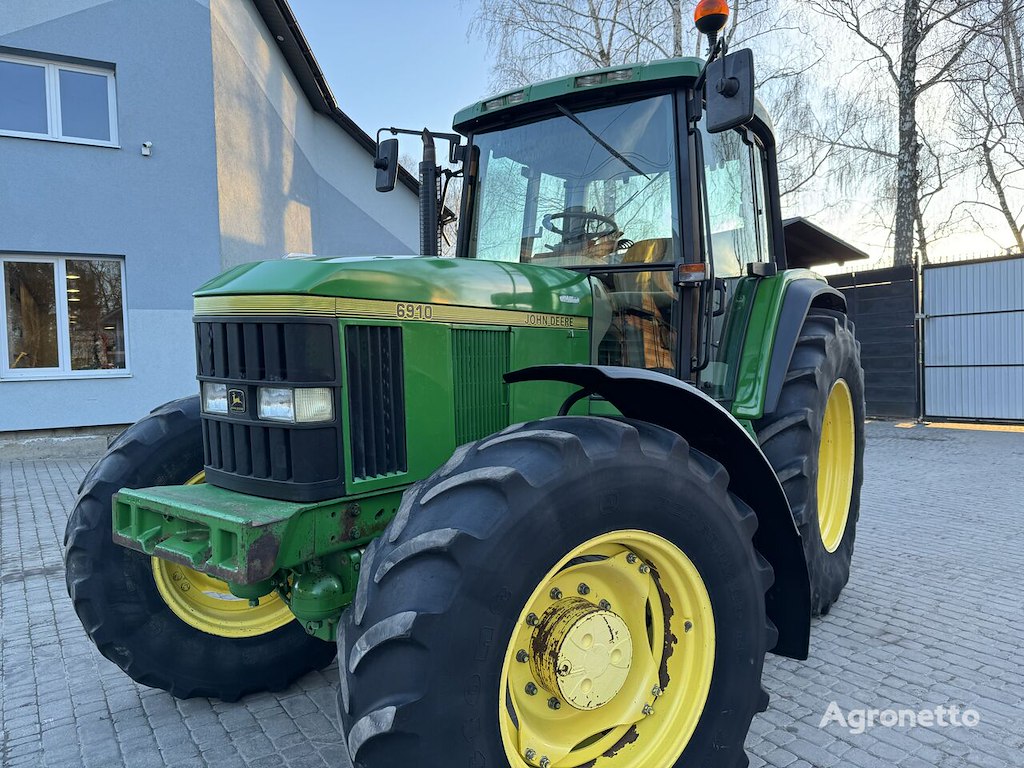 John Deere 6910 traktor točkaš