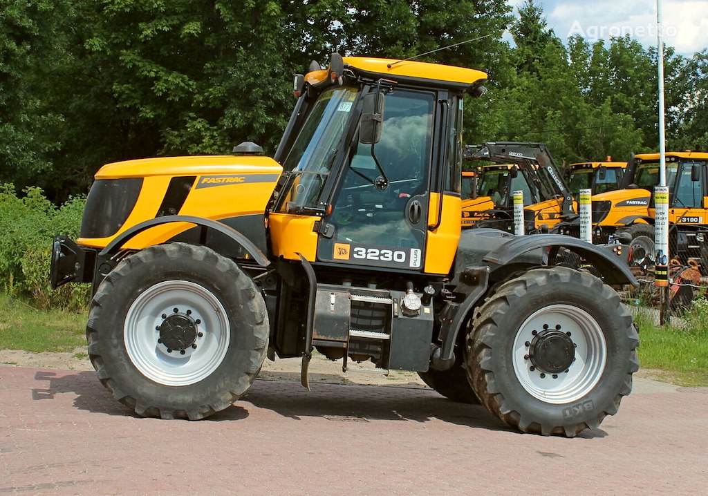 JCB Fastrac 3230 PLUS traktor točkaš