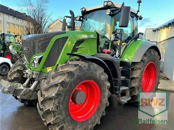 Fendt 828 Vario traktor točkaš