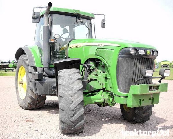 John Deere 8320 traktor točkaš