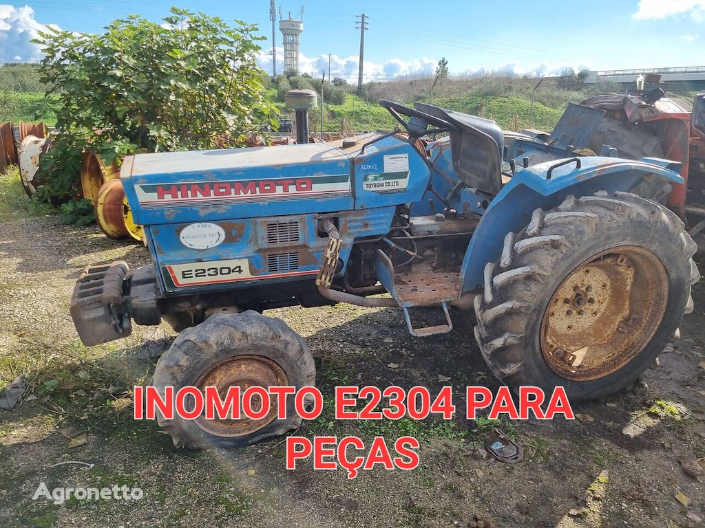 Massey Ferguson E2304 traktor točkaš