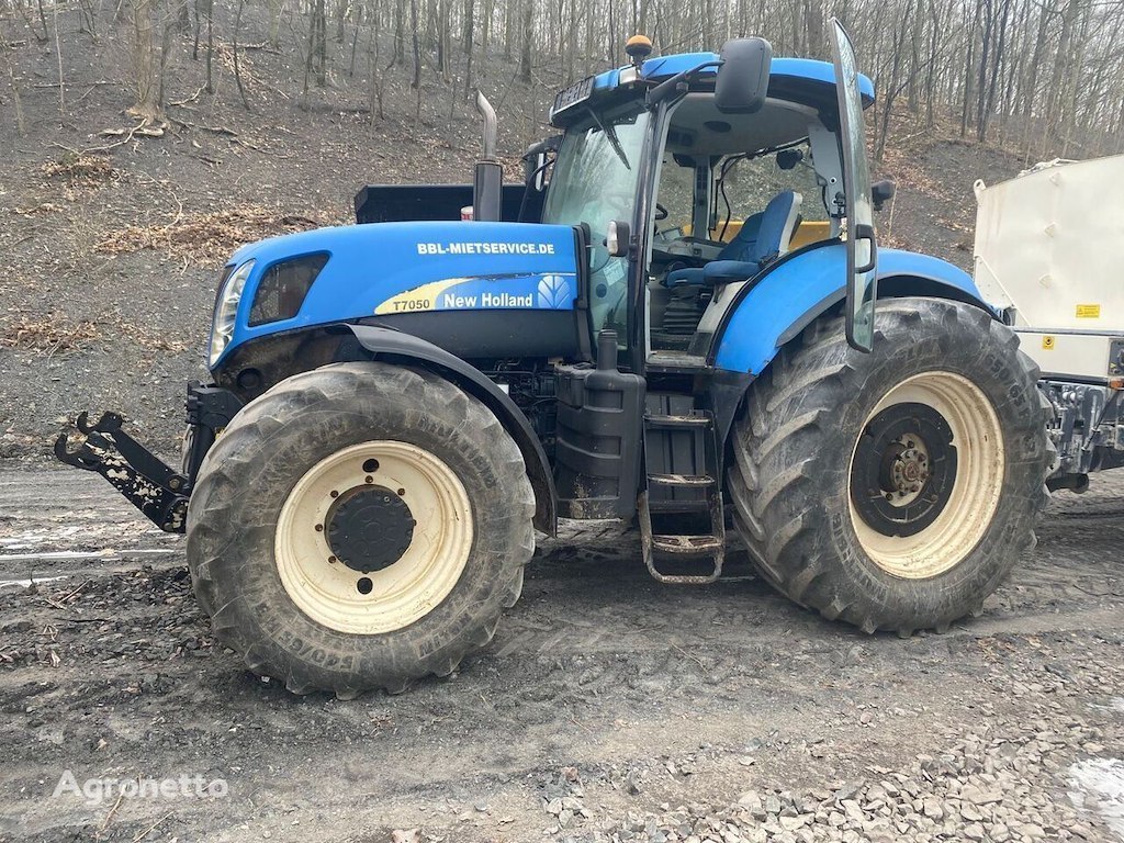 New Holland T7050 traktor točkaš