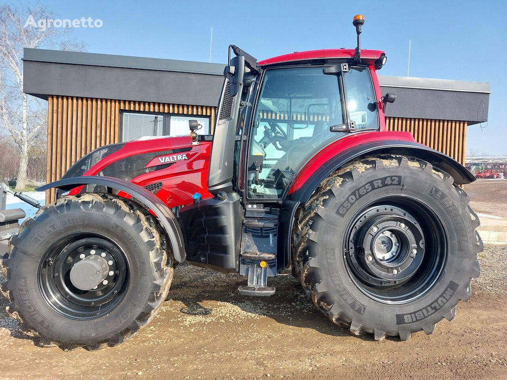 Novi Valtra T235 DIRECT St5 traktor točkaš