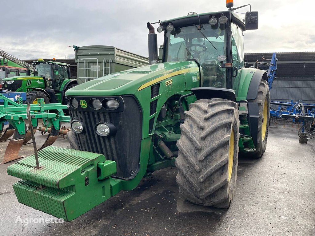 John Deere 8330 traktor točkaš