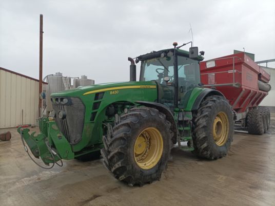 John Deere 8430 traktor točkaš