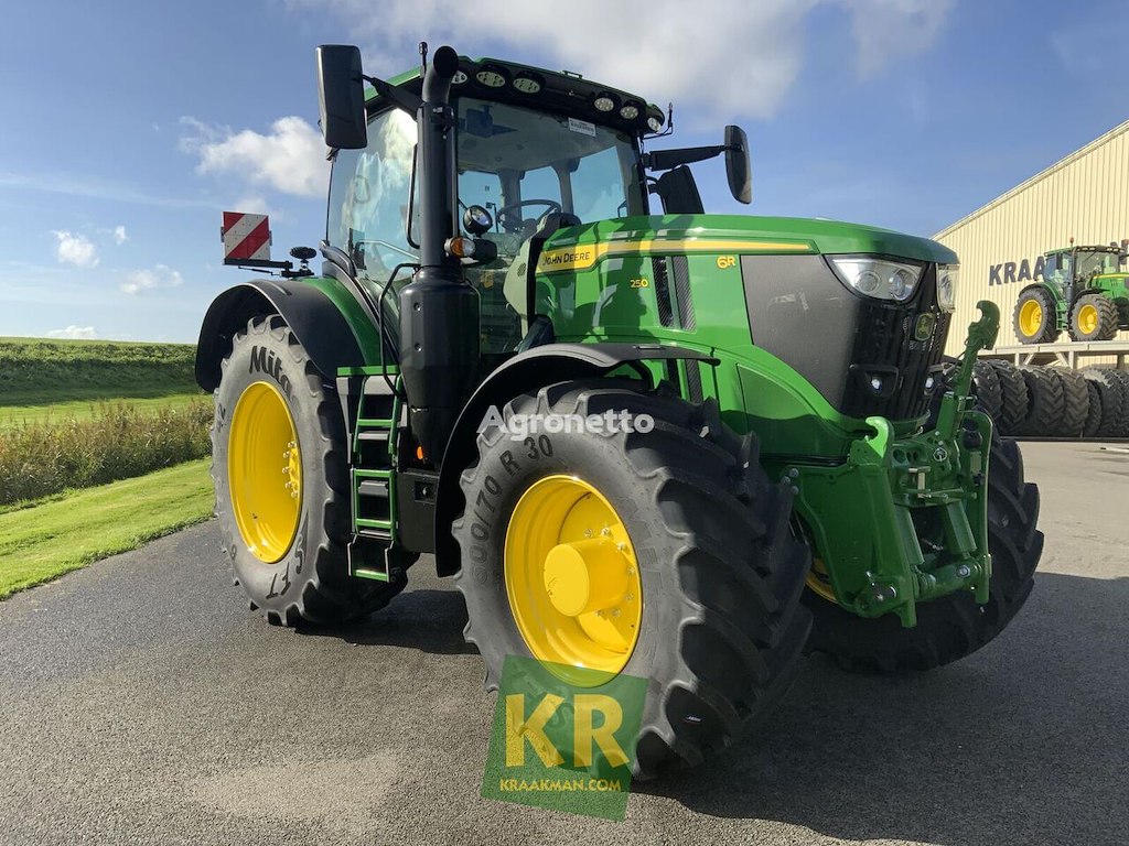 Novi John Deere 6R 250 traktor točkaš