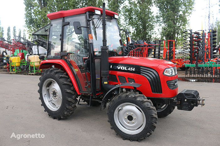 Novi Foton FT454 s navesnym oborudovaniem (otval + shchetka) traktor točkaš