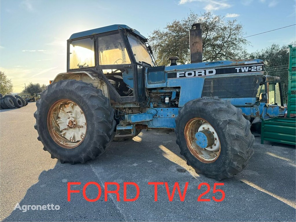 Ford TW25 traktor točkaš po rezervnim delovima