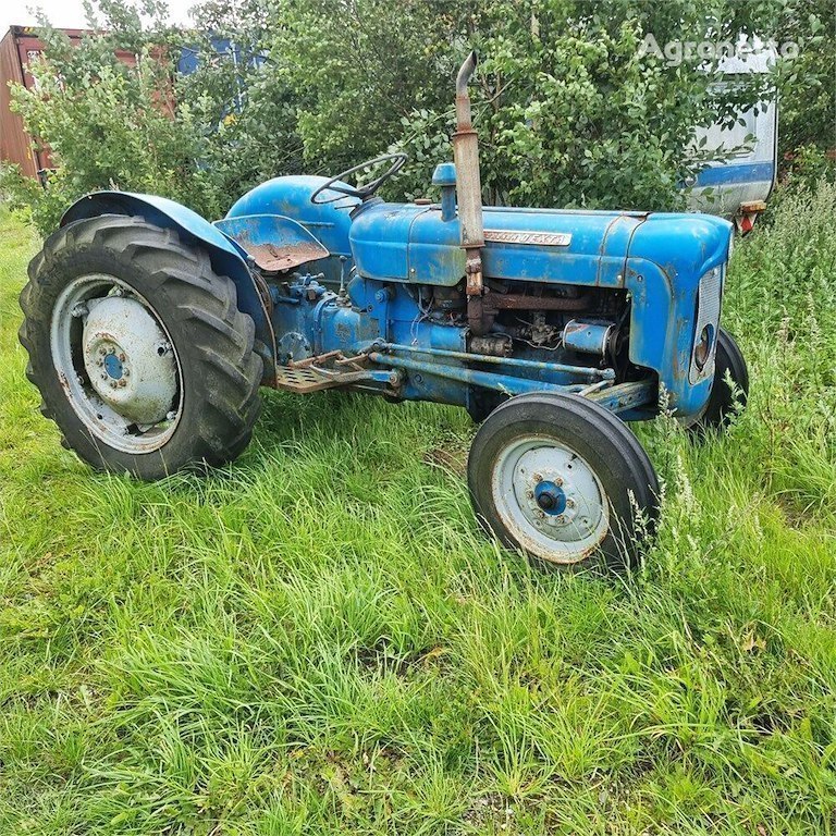 Prodaje se Fordson Dexta traktor točkaš na aukciji