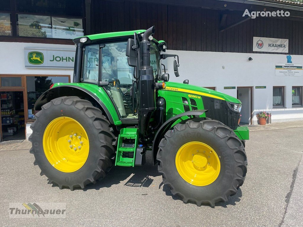 Novi John Deere 6090 M traktor točkaš