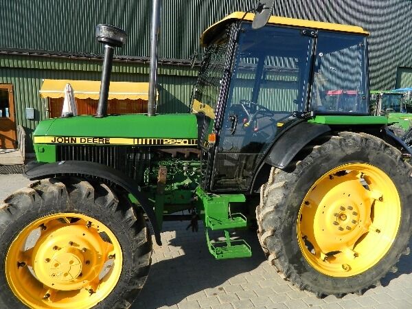 John Deere 2250 traktor točkaš