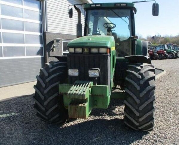 John Deere 8200 traktor točkaš