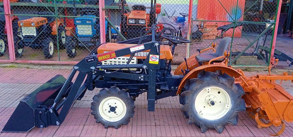 Kubota B7000 mini traktor