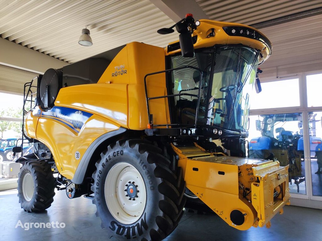 Novi New Holland CR8.80 Revelation kombajn za žito