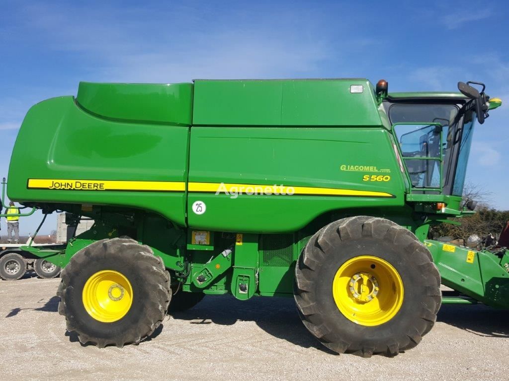 John Deere S560 kombajn za žito