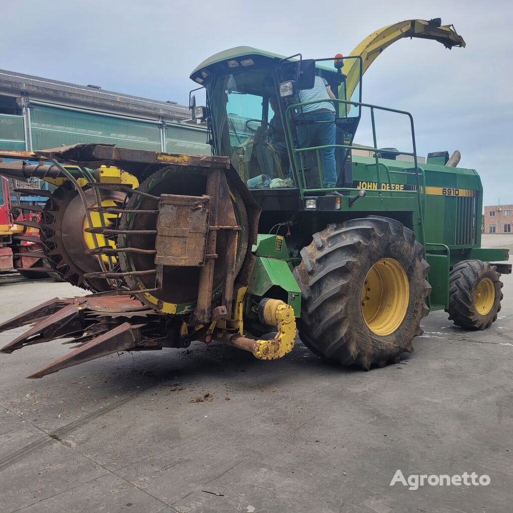 John Deere 6910 krmni kombajn