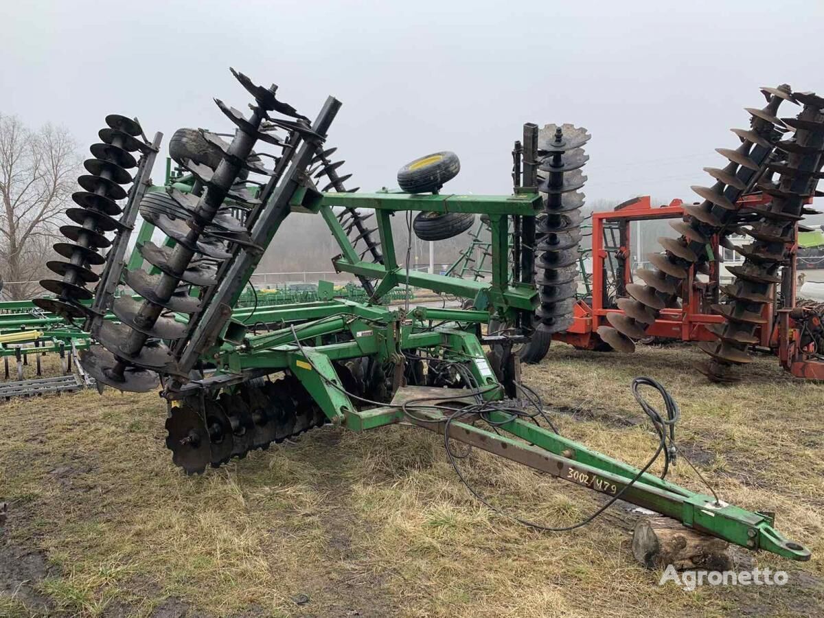 John Deere 637 tanjirača