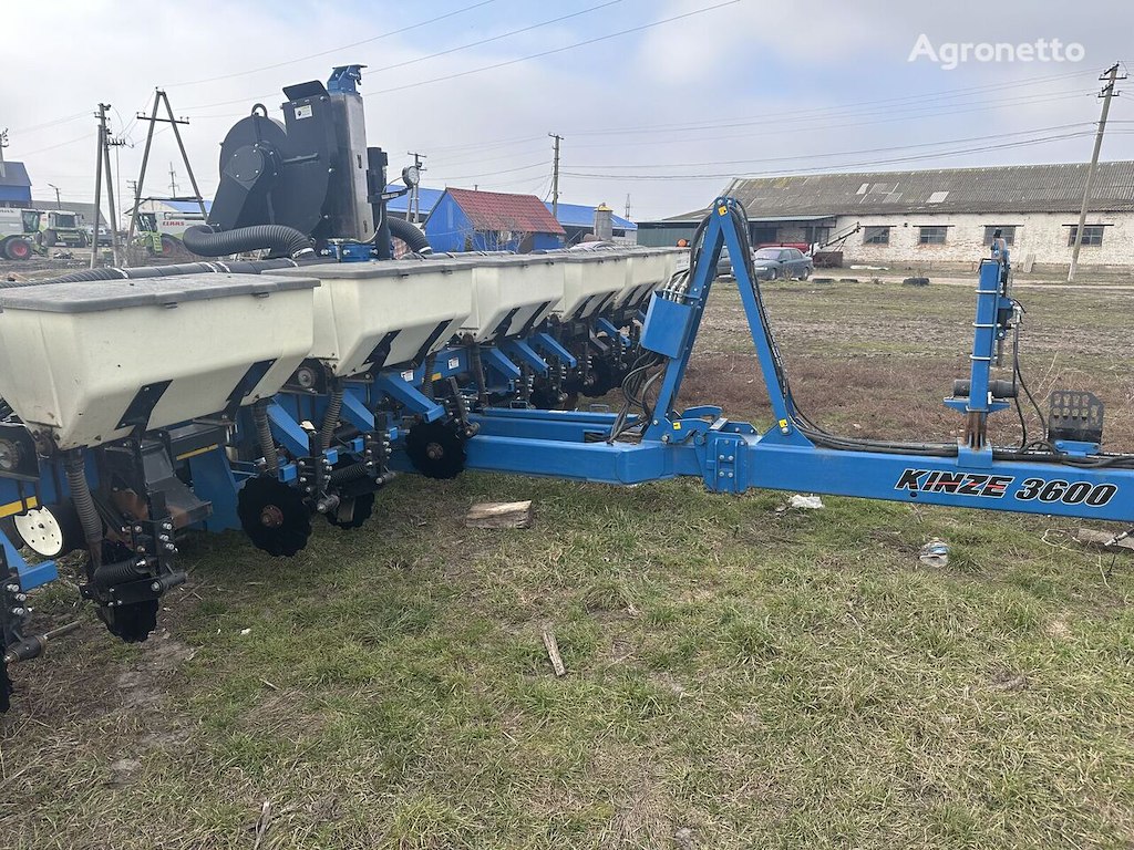 Kinze 3600 pneumatska precizna sejalica