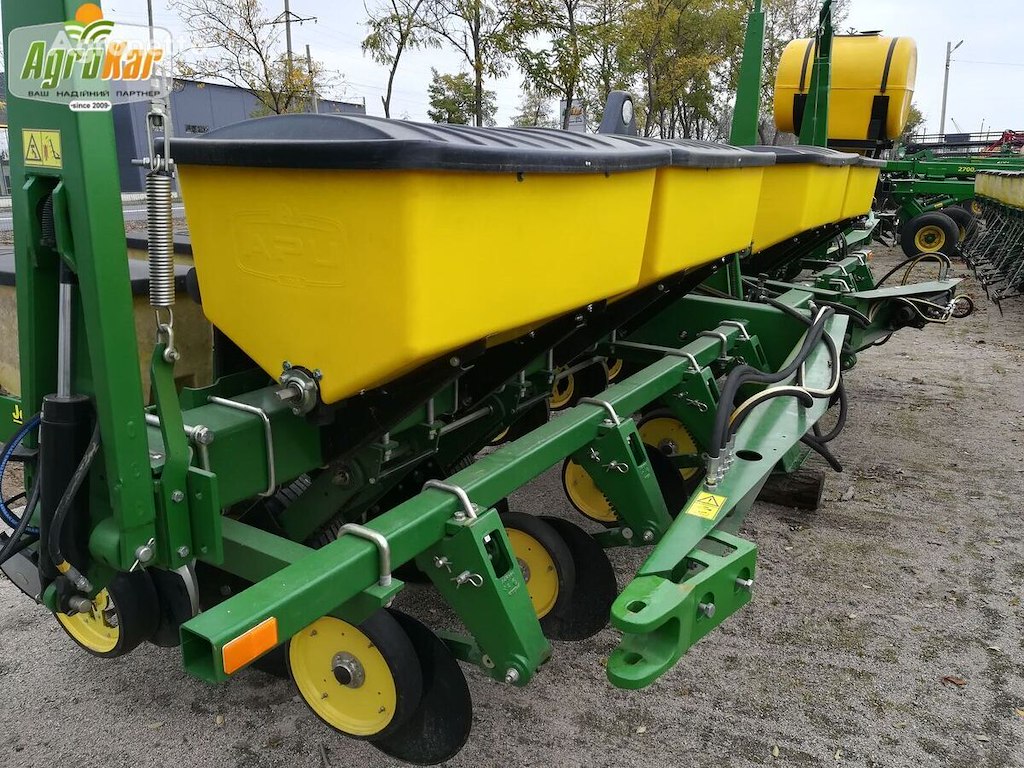 John Deere 7200 8 ryadov s suhimi udobreniyami novaya pneumatska precizna sejalica