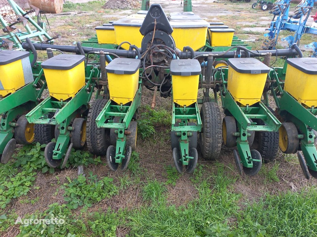 John Deere 12/70 pneumatska precizna sejalica