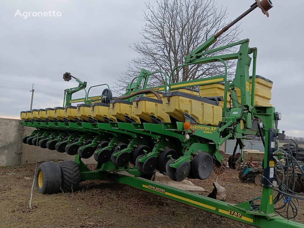 John Deere 1740 pneumatska precizna sejalica