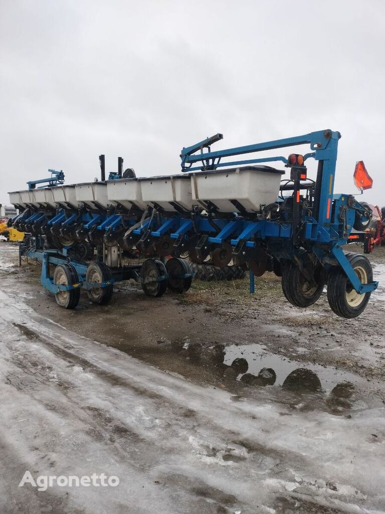 Kinze 3600 pneumatska precizna sejalica