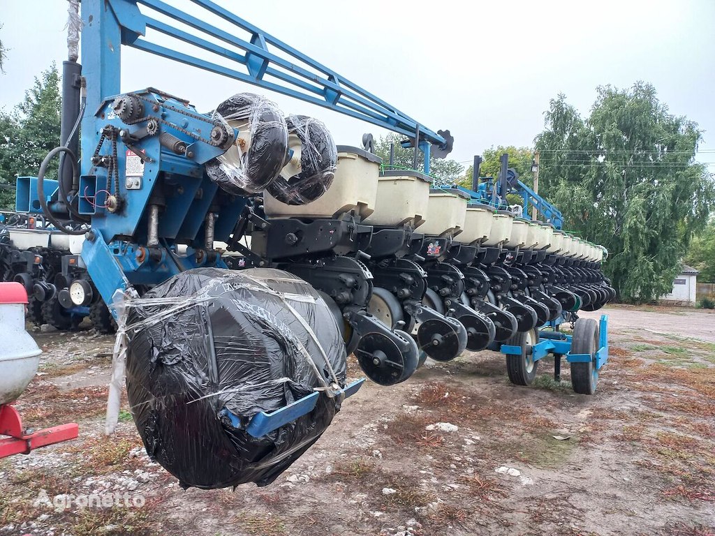 Kinze 3600 pneumatska precizna sejalica