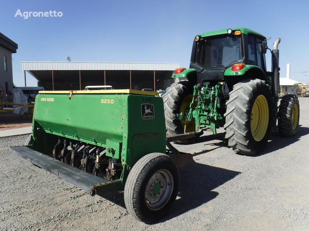 John Deere 8250 mehanička sejalica