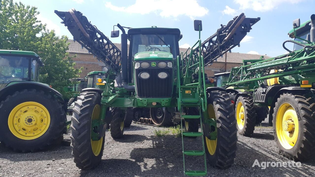 John Deere 4730 V NAYaVNOSTI 3 ODINITsI! samohodna prskalica