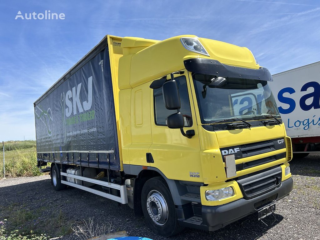 DAF Cf 310. Tautliner 8,50 m. Litera. Automático kamion sa klizna zavesa cerada