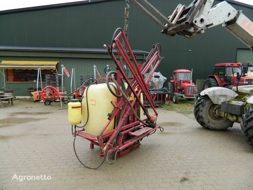 Hardi 1200 nošena prskalica