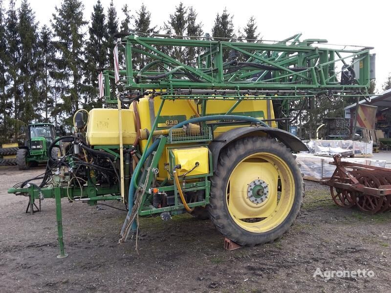 John Deere 638 vučena prskalica