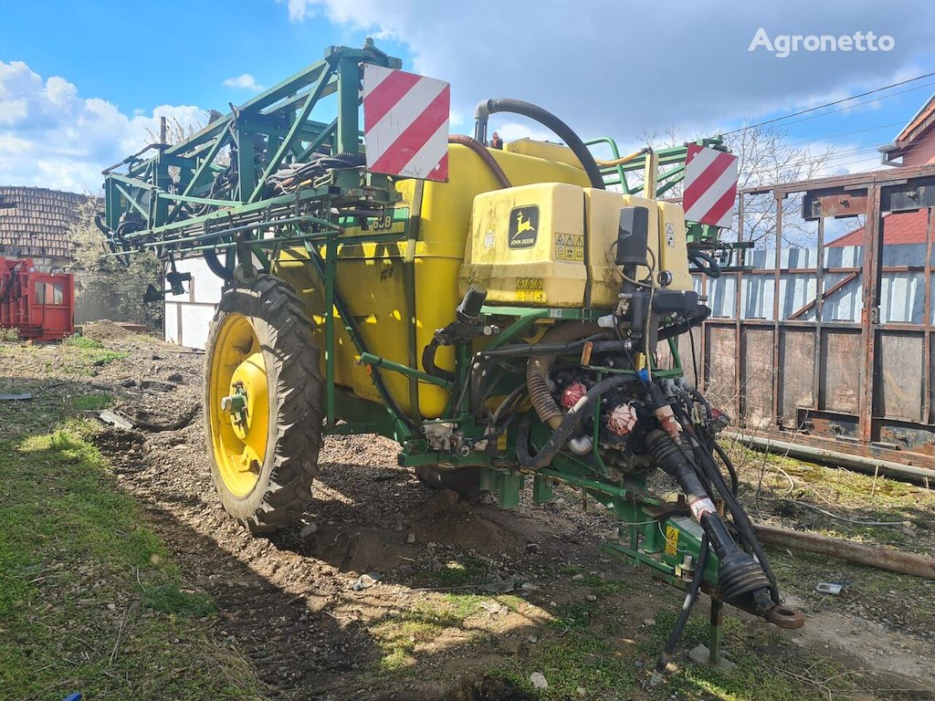 John Deere 638 vučena prskalica