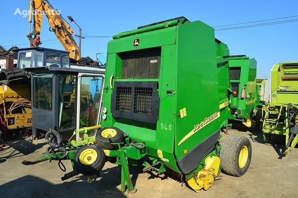 John Deere 592 balirka za okrugle bale