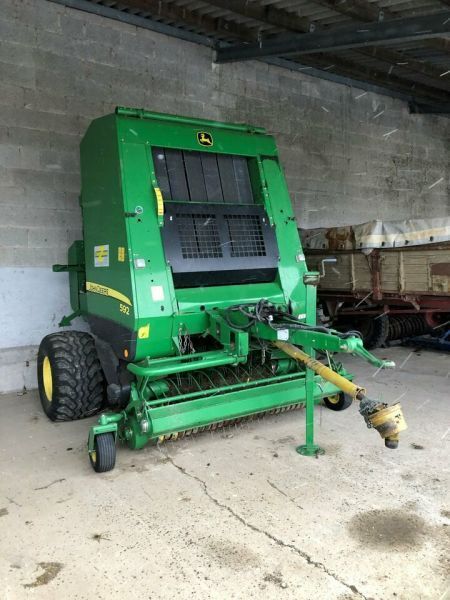 John Deere 592 balirka za okrugle bale