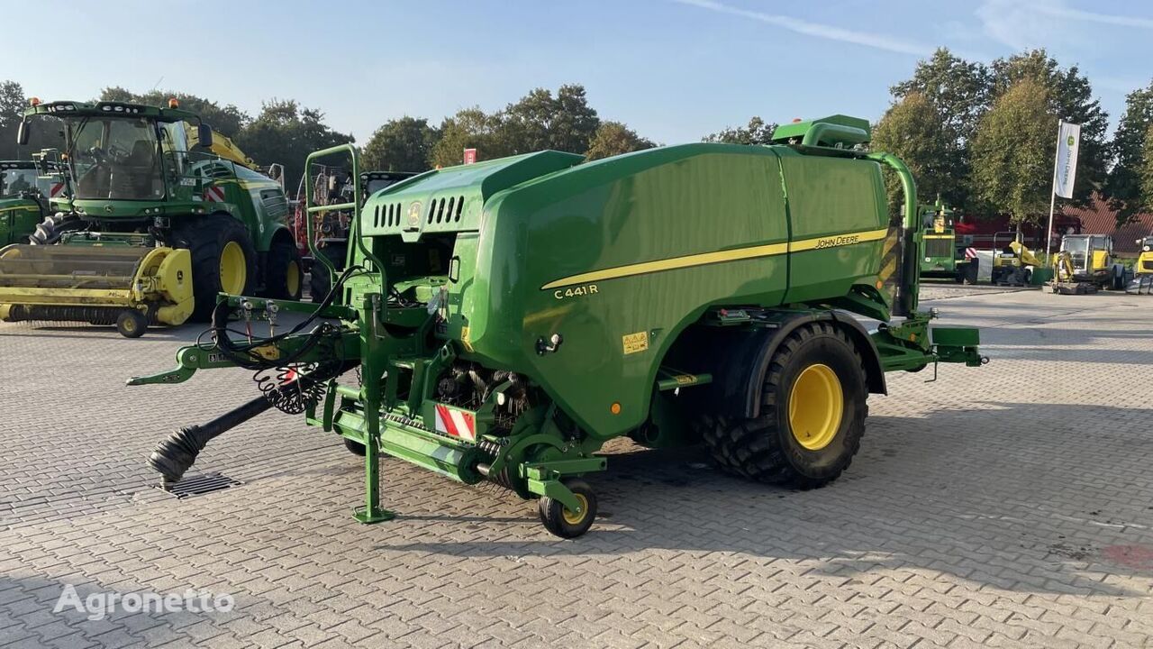 John Deere C441R balirka za okrugle bale