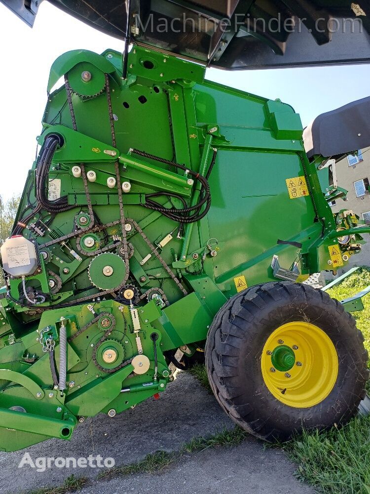 John Deere V451M balirka za okrugle bale