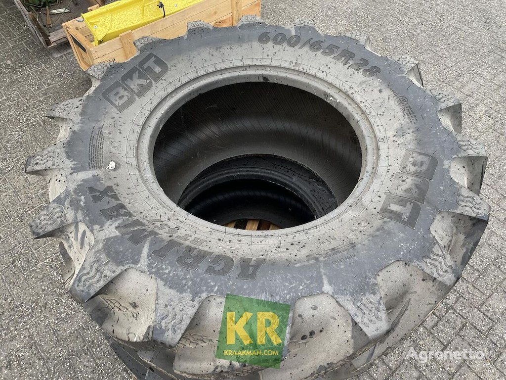Nova BKT Agrimax RT657 E 154D (NIEUW) guma za traktore