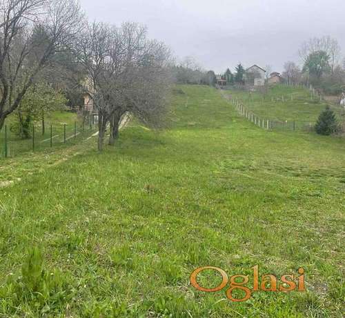 Izuzetna ponuda, plac sa pogledom na grad.. Popovica