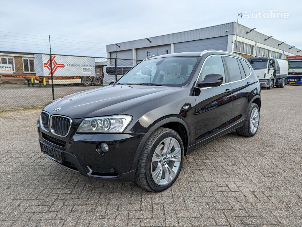 BMW X3 Xdrive 20D - Handgeschakeld - Panoramadak - Lederen Bekleding terenac