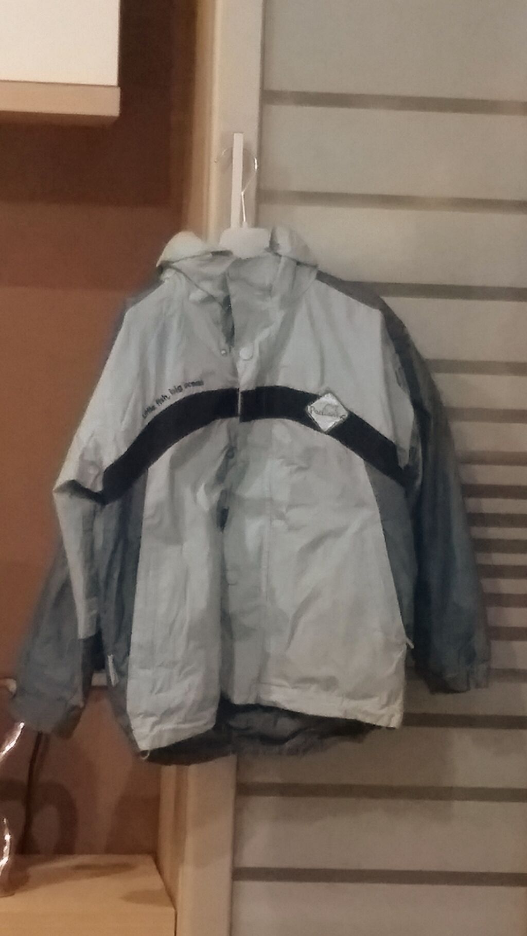 Decija muska jakna za kisovito vreme,skrivena kapuljaca vel.130(10)